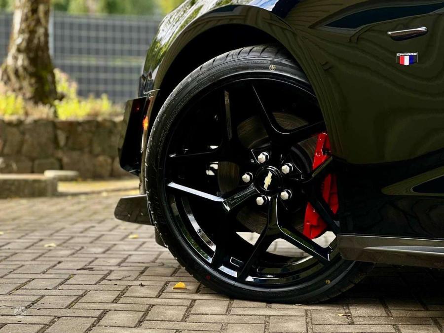 Melns Chevrolet Camaro 2022 Šauļi, ar dzinēja tilpumu 6.20 L un nobraukumu 72 tūkst. km par 37000 €, foto 31 vietnē AUTOMOTO.COM.LV