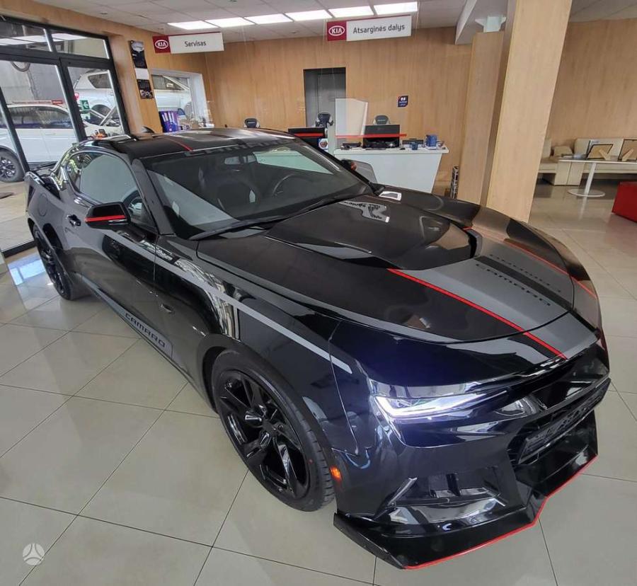 Black Chevrolet Camaro 2022 in Siauliai, with an engine capacity of 3.60 L and mileage of 60 thousand km for 27200 €, photo 3 on AUTOMOTO.COM.LV