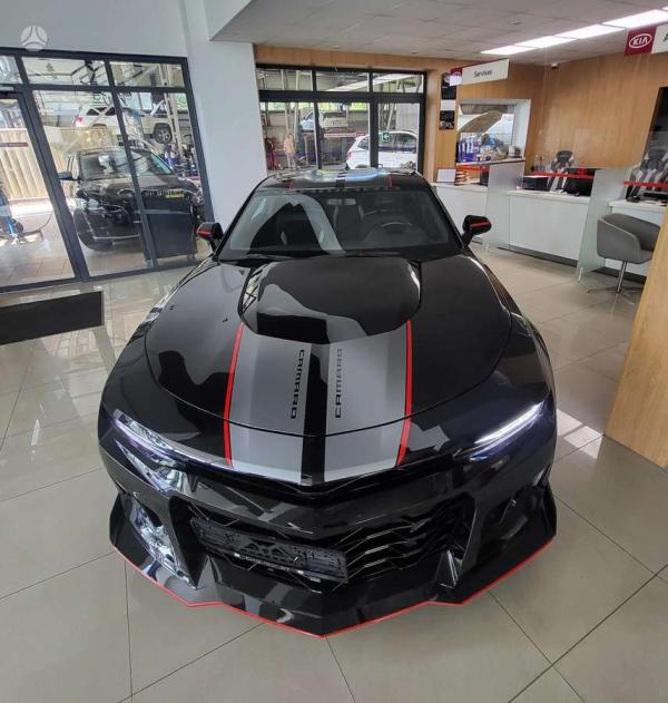 Black Chevrolet Camaro 2022 in Siauliai, with an engine capacity of 3.60 L and mileage of 60 thousand km for 27200 €, photo 4 on AUTOMOTO.COM.LV