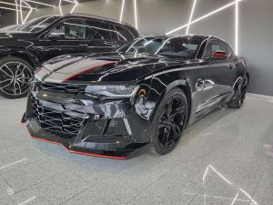 Melns Chevrolet Camaro 2022 Šauļi, ar dzinēja tilpumu 3.60 L un nobraukumu 60 tūkst. km par 29645 €, foto 5 vietnē AUTOMOTO.COM.LV