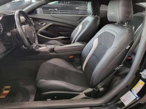Melns Chevrolet Camaro 2022 Šauļi, ar dzinēja tilpumu 3.60 L un nobraukumu 60 tūkst. km par 29645 €, foto 12 vietnē AUTOMOTO.COM.LV