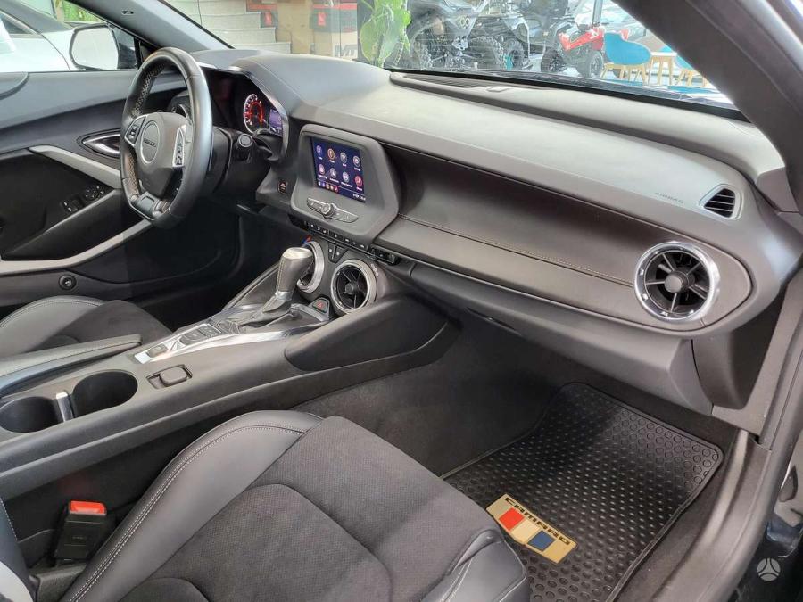 Melns Chevrolet Camaro 2022 Šauļi, ar dzinēja tilpumu 3.60 L un nobraukumu 60 tūkst. km par 29645 €, foto 14 vietnē AUTOMOTO.COM.LV