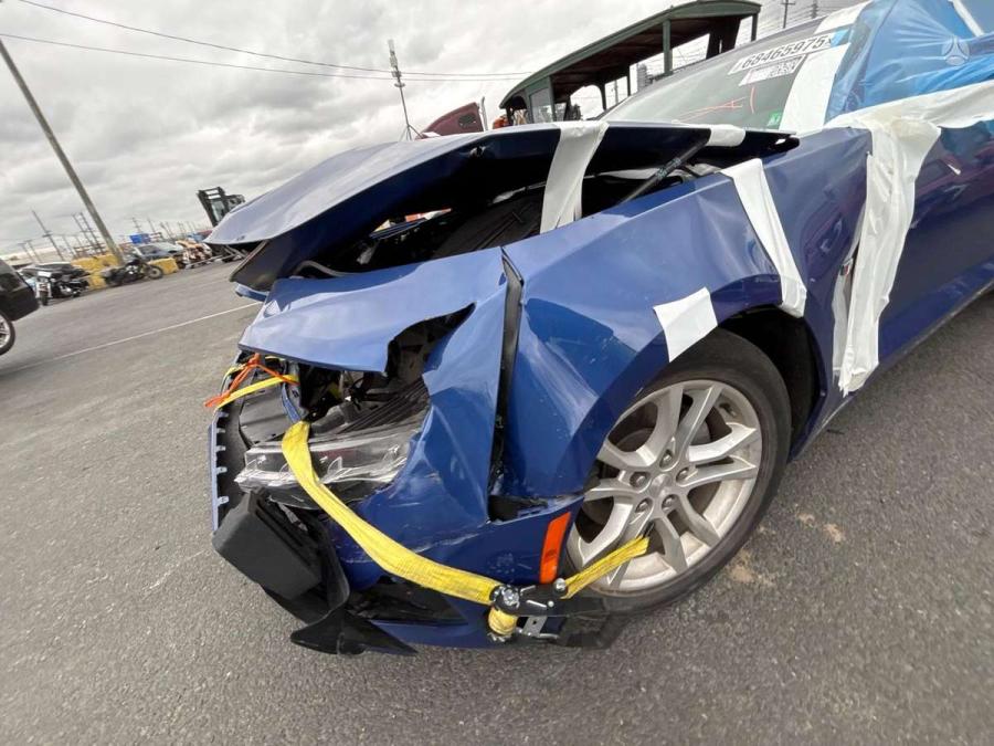 Blue Chevrolet Camaro 2021 in Ukmerge, with an engine capacity of 2.00 L and mileage of 89 thousand km for 10990 €, photo 13 on AUTOMOTO.COM.LV