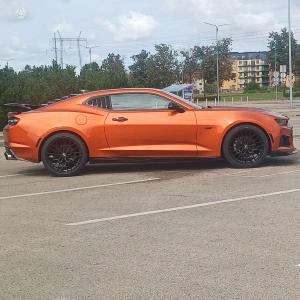 Brūns Chevrolet Camaro 2022 Šauļi, ar dzinēja tilpumu 2.00 L un nobraukumu 74 tūkst. km par 26900 €, foto 5 vietnē AUTOMOTO.COM.LV