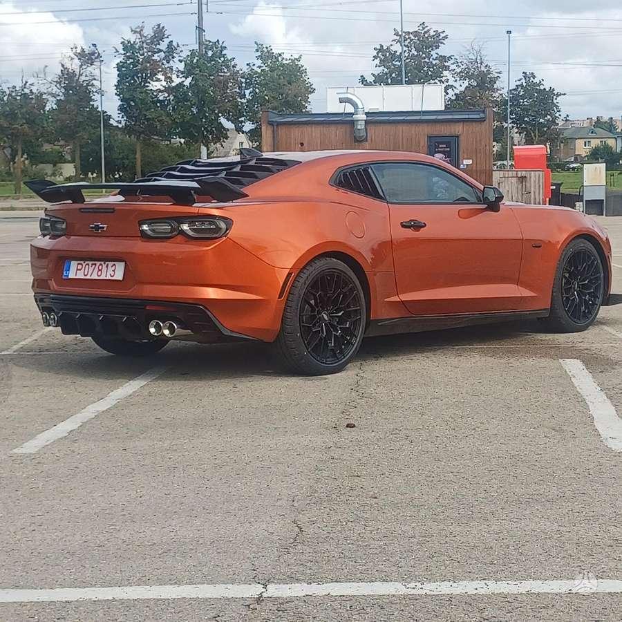 Brūns Chevrolet Camaro 2022 Šauļi, ar dzinēja tilpumu 2.00 L un nobraukumu 74 tūkst. km par 26900 €, foto 6 vietnē AUTOMOTO.COM.LV