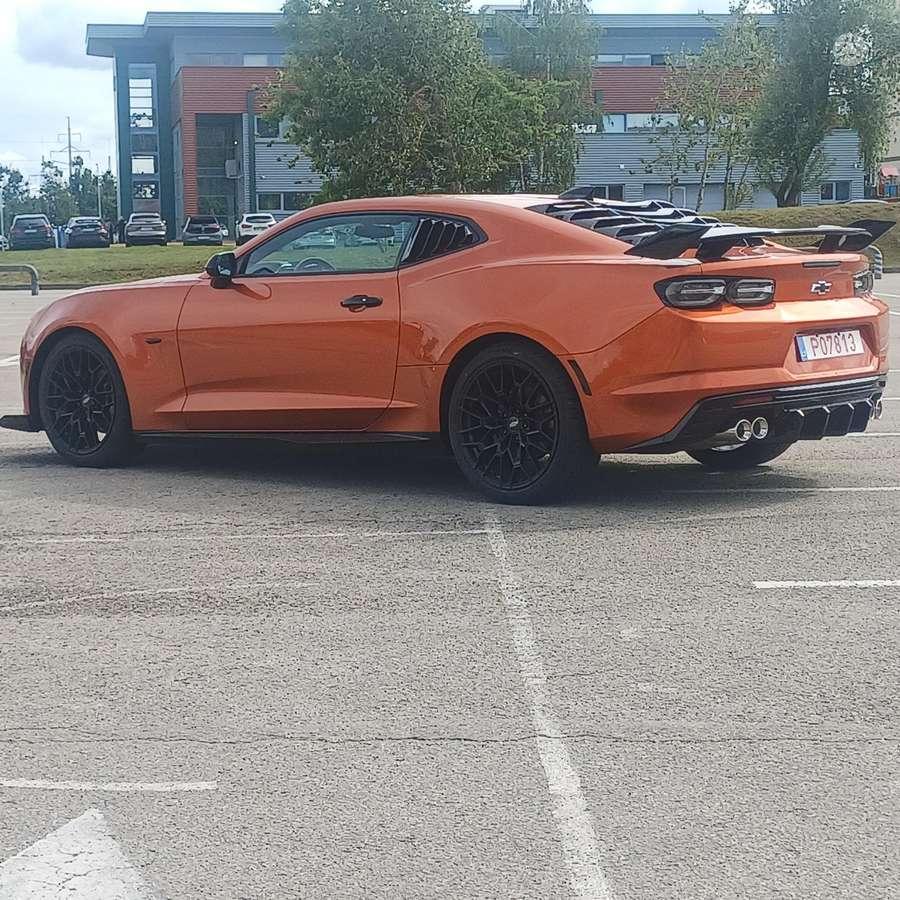 Brūns Chevrolet Camaro 2022 Šauļi, ar dzinēja tilpumu 2.00 L un nobraukumu 74 tūkst. km par 26900 €, foto 9 vietnē AUTOMOTO.COM.LV