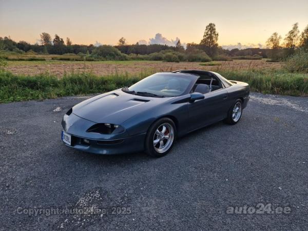 Zaļš Chevrolet Camaro 1996 Tallina, ar dzinēja tilpumu 5.70 L un nobraukumu 146 tūkst. km par 12900 €, foto 5 vietnē AUTOMOTO.COM.LV