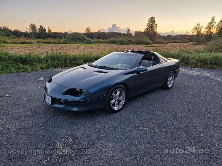 Zaļš Chevrolet Camaro 1996 Tallina, ar dzinēja tilpumu 5.70 L un nobraukumu 146 tūkst. km par 12900 €, foto 5 vietnē AUTOMOTO.COM.LV