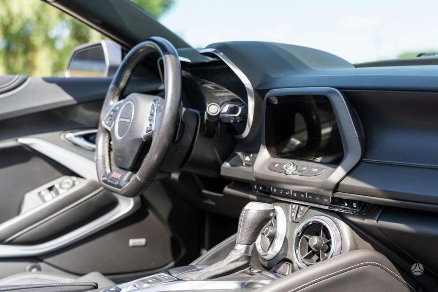 Grey Chevrolet Camaro 2019 in Siauliai, with an engine capacity of 6.16 L and mileage of 80 thousand km for 31460 €, photo 16 on AUTOMOTO.COM.LV