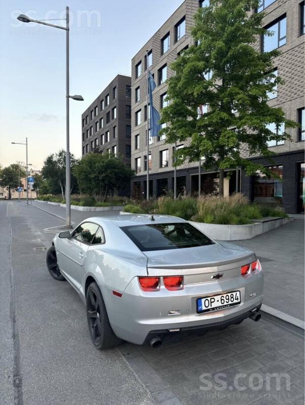 Pelēks Chevrolet Camaro 2011 Rīga, ar dzinēja tilpumu 3.60 L un nobraukumu 211 tūkst. km par 11000 €, foto 1 vietnē AUTOMOTO.COM.LV