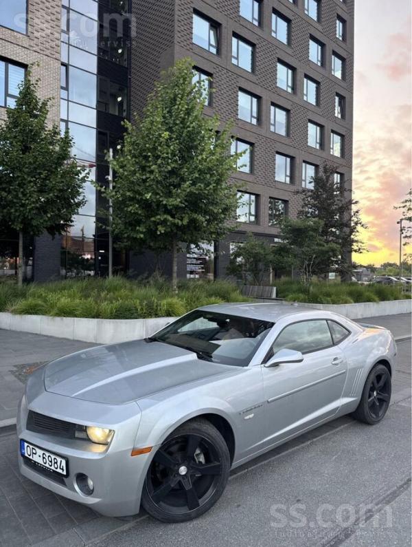 Pelēks Chevrolet Camaro 2011 Rīga, ar dzinēja tilpumu 3.60 L un nobraukumu 211 tūkst. km par 11000 €, foto 2 vietnē AUTOMOTO.COM.LV