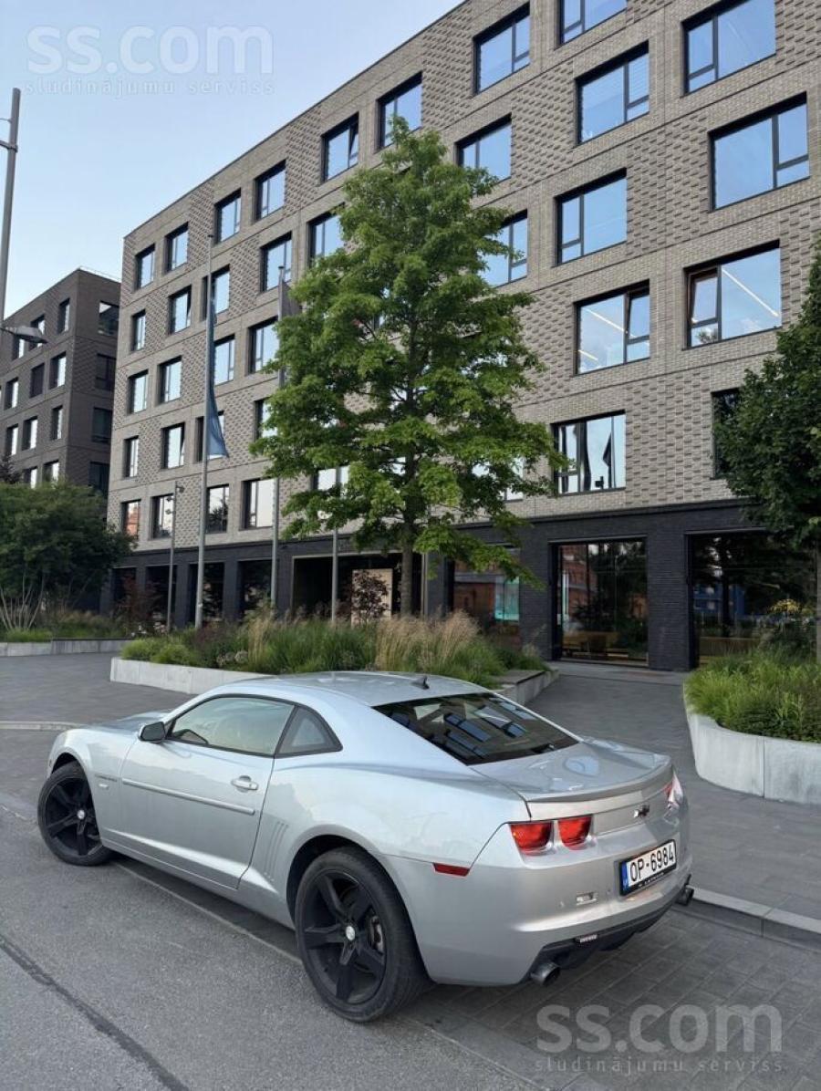 Pelēks Chevrolet Camaro 2011 Rīga, ar dzinēja tilpumu 3.60 L un nobraukumu 211 tūkst. km par 11000 €, foto 4 vietnē AUTOMOTO.COM.LV