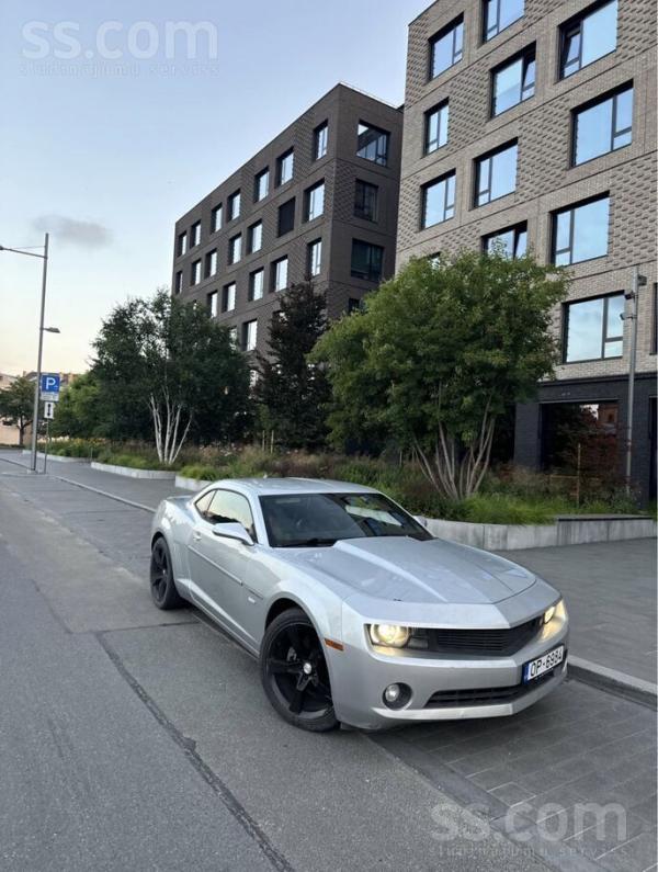 Pelēks Chevrolet Camaro 2011 Rīga, ar dzinēja tilpumu 3.60 L un nobraukumu 211 tūkst. km par 11000 €, foto 4 vietnē AUTOMOTO.COM.LV