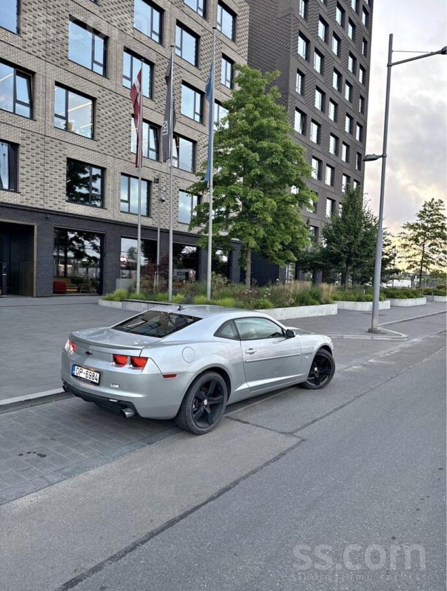 Pelēks Chevrolet Camaro 2011 Rīga, ar dzinēja tilpumu 3.60 L un nobraukumu 211 tūkst. km par 11000 €, foto 6 vietnē AUTOMOTO.COM.LV