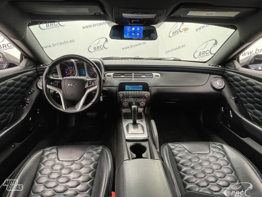 Pelēks Chevrolet Camaro 2013 Avižieniai, ar dzinēja tilpumu 3.60 L un nobraukumu 183 tūkst. km par 17900 €, foto 4 vietnē AUTOMOTO.COM.LV