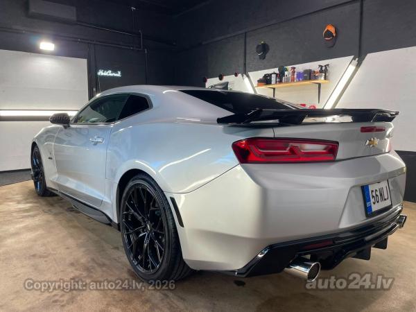 Pelēks Chevrolet Camaro 2018 Peltsamā, ar dzinēja tilpumu 2.00 L un nobraukumu 118 tūkst. km par 20000 €, foto 5 vietnē AUTOMOTO.COM.LV