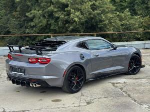 Grey Chevrolet Camaro 2019 in Vilnius, with an engine capacity of 2.00 L and mileage of 141 thousand km for 18900 €, photo 3 on AUTOMOTO.COM.LV