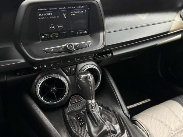 Grey Chevrolet Camaro 2019 in Vilnius, with an engine capacity of 2.00 L and mileage of 141 thousand km for 18900 €, photo 6 on AUTOMOTO.COM.LV