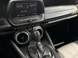 Grey Chevrolet Camaro 2019 in Vilnius, with an engine capacity of 2.00 L and mileage of 141 thousand km for 18900 €, photo 7 on AUTOMOTO.COM.LV