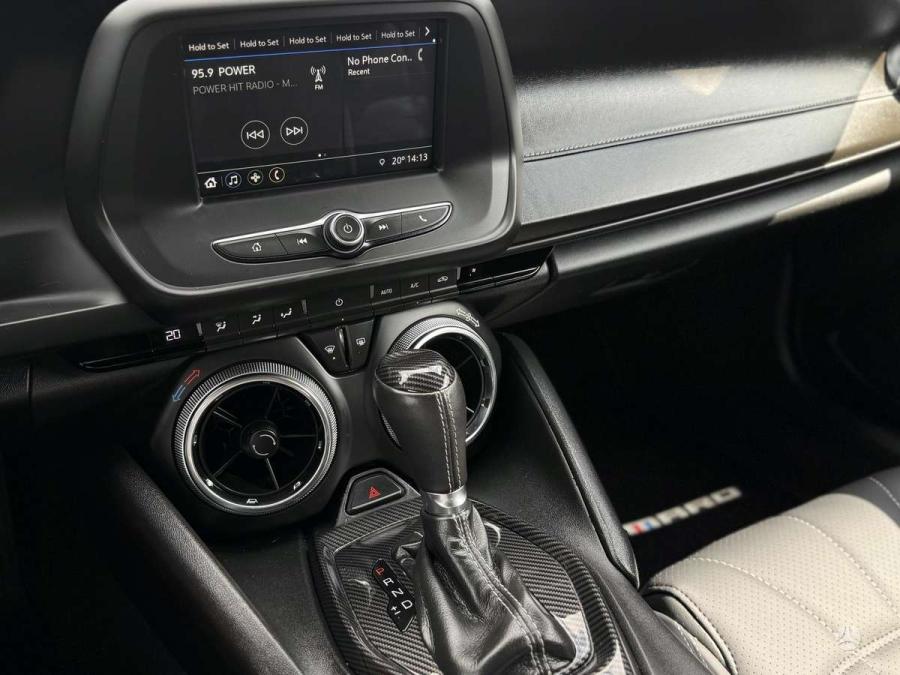 Grey Chevrolet Camaro 2019 in Vilnius, with an engine capacity of 2.00 L and mileage of 141 thousand km for 18900 €, photo 7 on AUTOMOTO.COM.LV
