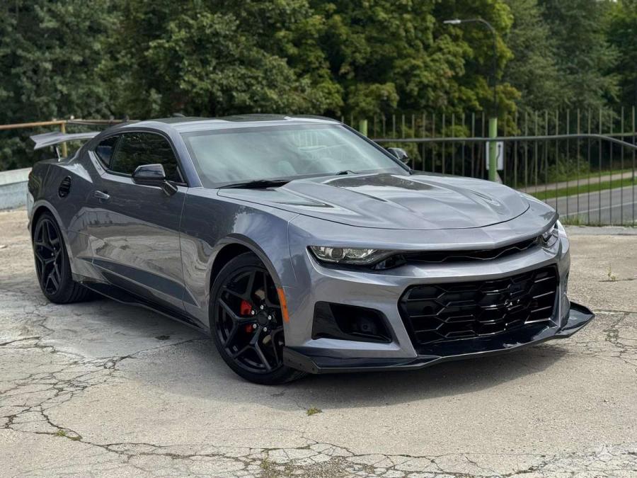 Grey Chevrolet Camaro 2019 in Vilnius, with an engine capacity of 2.00 L and mileage of 141 thousand km for 18900 €, photo 9 on AUTOMOTO.COM.LV