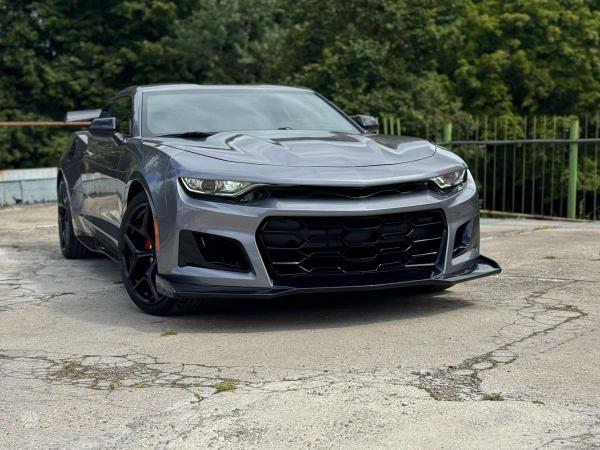 Grey Chevrolet Camaro 2019 in Vilnius, with an engine capacity of 2.00 L and mileage of 141 thousand km for 18900 €, photo 9 on AUTOMOTO.COM.LV