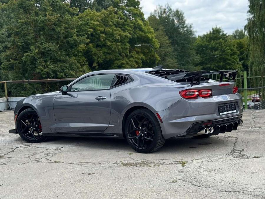 Grey Chevrolet Camaro 2019 in Vilnius, with an engine capacity of 2.00 L and mileage of 141 thousand km for 18900 €, photo 11 on AUTOMOTO.COM.LV