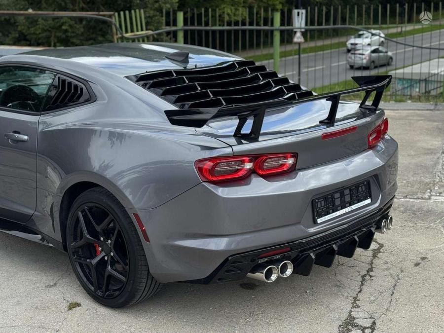 Grey Chevrolet Camaro 2019 in Vilnius, with an engine capacity of 2.00 L and mileage of 141 thousand km for 18900 €, photo 13 on AUTOMOTO.COM.LV