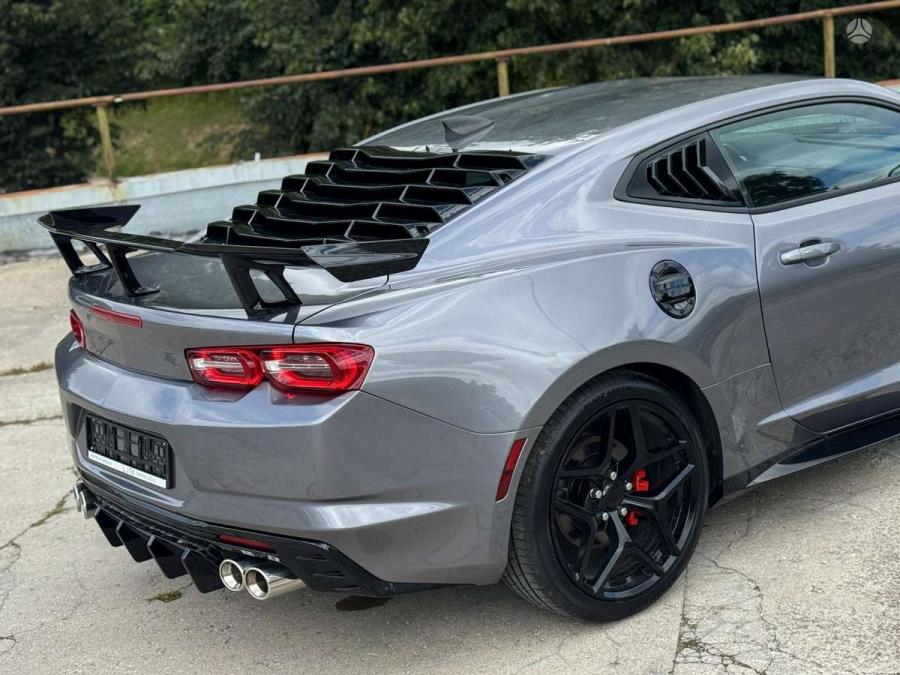 Grey Chevrolet Camaro 2019 in Vilnius, with an engine capacity of 2.00 L and mileage of 141 thousand km for 18900 €, photo 17 on AUTOMOTO.COM.LV