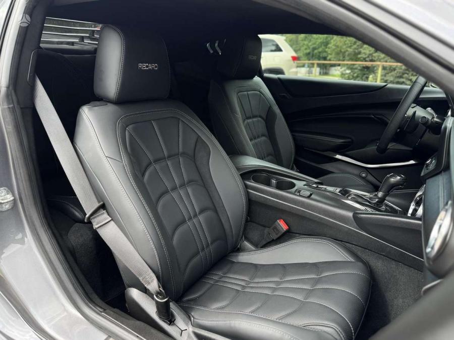Grey Chevrolet Camaro 2019 in Vilnius, with an engine capacity of 2.00 L and mileage of 141 thousand km for 18900 €, photo 21 on AUTOMOTO.COM.LV