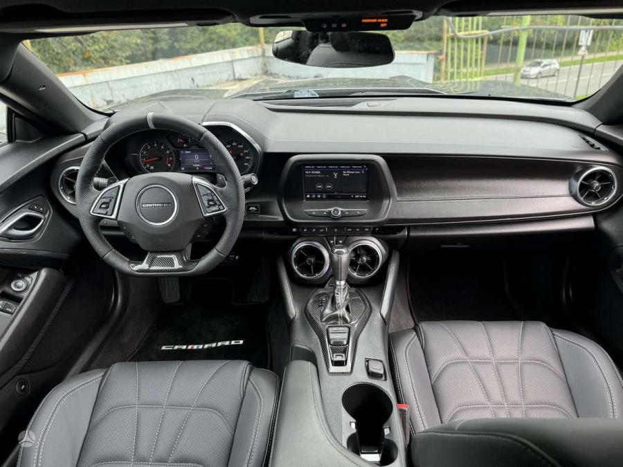 Grey Chevrolet Camaro 2019 in Vilnius, with an engine capacity of 2.00 L and mileage of 141 thousand km for 18900 €, photo 22 on AUTOMOTO.COM.LV