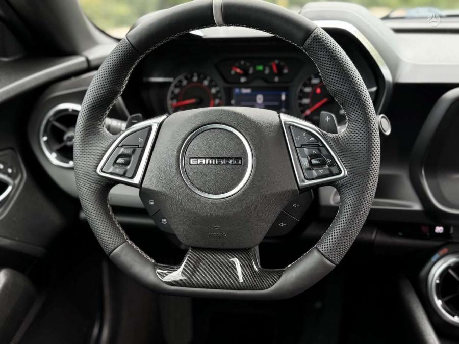 Grey Chevrolet Camaro 2019 in Vilnius, with an engine capacity of 2.00 L and mileage of 141 thousand km for 18900 €, photo 25 on AUTOMOTO.COM.LV