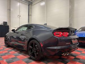 Pelēks Chevrolet Camaro 2020 Viļņa, ar dzinēja tilpumu 6.16 L un nobraukumu 33 tūkst. km par 29999 €, foto 7 vietnē AUTOMOTO.COM.LV