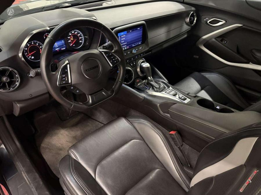 Pelēks Chevrolet Camaro 2020 Viļņa, ar dzinēja tilpumu 6.16 L un nobraukumu 33 tūkst. km par 29999 €, foto 13 vietnē AUTOMOTO.COM.LV