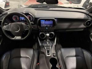 Pelēks Chevrolet Camaro 2020 Viļņa, ar dzinēja tilpumu 6.16 L un nobraukumu 33 tūkst. km par 29999 €, foto 20 vietnē AUTOMOTO.COM.LV