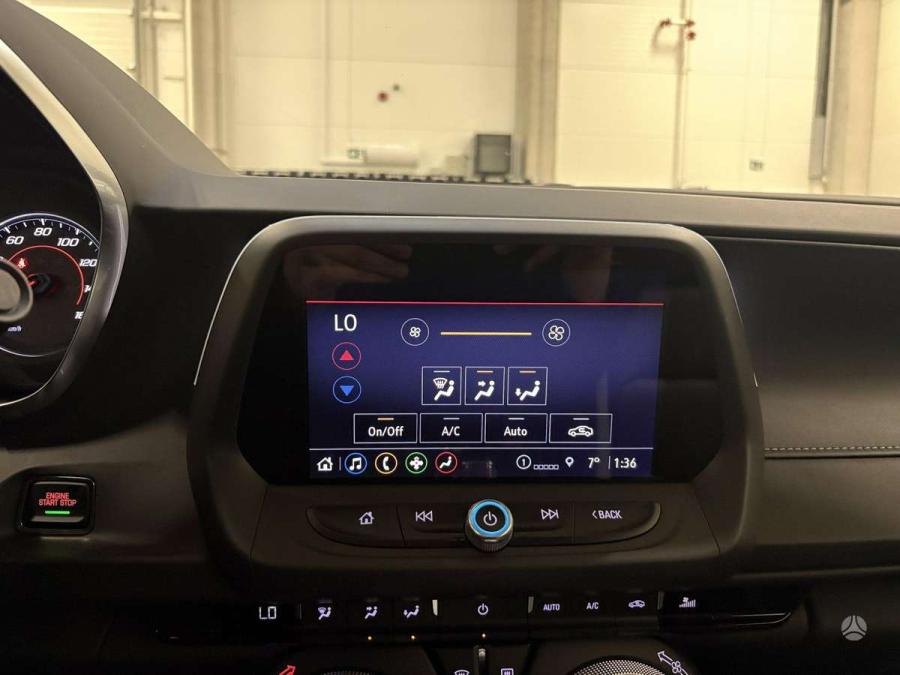 Pelēks Chevrolet Camaro 2020 Viļņa, ar dzinēja tilpumu 6.16 L un nobraukumu 33 tūkst. km par 29999 €, foto 27 vietnē AUTOMOTO.COM.LV