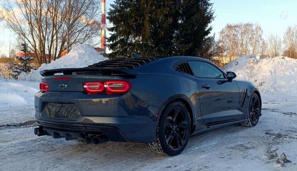 Pelēks Chevrolet Camaro 2021 Šauļi, ar dzinēja tilpumu 2.00 L un nobraukumu 81 tūkst. km par 24079 €, foto 9 vietnē AUTOMOTO.COM.LV