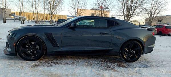 Pelēks Chevrolet Camaro 2021 Šauļi, ar dzinēja tilpumu 2.00 L un nobraukumu 81 tūkst. km par 24079 €, foto 10 vietnē AUTOMOTO.COM.LV