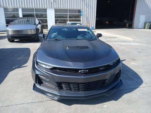 Pelēks Chevrolet Camaro 2021 Kauņa, ar dzinēja tilpumu 6.20 L un nobraukumu 192 tūkst. km par 19360 €, foto 3 vietnē AUTOMOTO.COM.LV