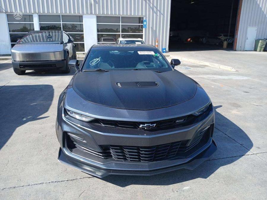 Pelēks Chevrolet Camaro 2021 Kauņa, ar dzinēja tilpumu 6.20 L un nobraukumu 192 tūkst. km par 19360 €, foto 3 vietnē AUTOMOTO.COM.LV