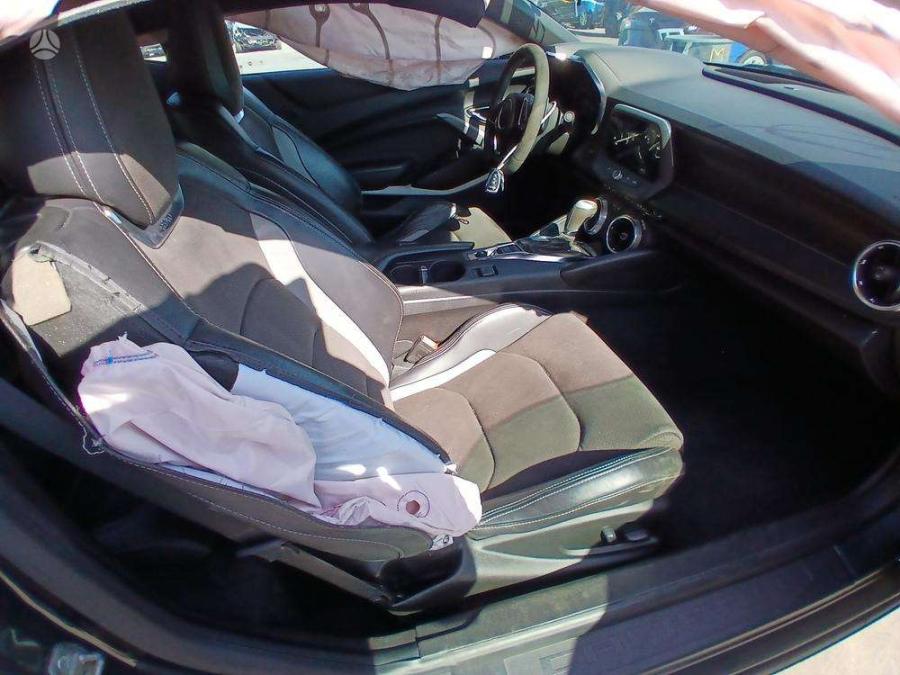 Pelēks Chevrolet Camaro 2021 Kauņa, ar dzinēja tilpumu 6.20 L un nobraukumu 192 tūkst. km par 19360 €, foto 6 vietnē AUTOMOTO.COM.LV