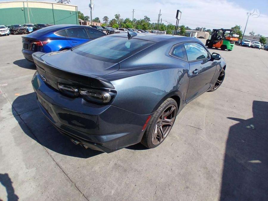 Pelēks Chevrolet Camaro 2021 Kauņa, ar dzinēja tilpumu 6.20 L un nobraukumu 192 tūkst. km par 19360 €, foto 7 vietnē AUTOMOTO.COM.LV