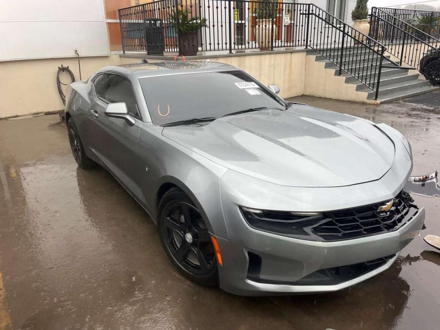 Grey Chevrolet Camaro 2023 in Ukmerge, with an engine capacity of 2.00 L and mileage of 48 thousand km for 14990 €, photo 1 on AUTOMOTO.COM.LV