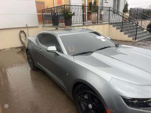 Grey Chevrolet Camaro 2023 in Ukmerge, with an engine capacity of 2.00 L and mileage of 48 thousand km for 14990 €, photo 2 on AUTOMOTO.COM.LV