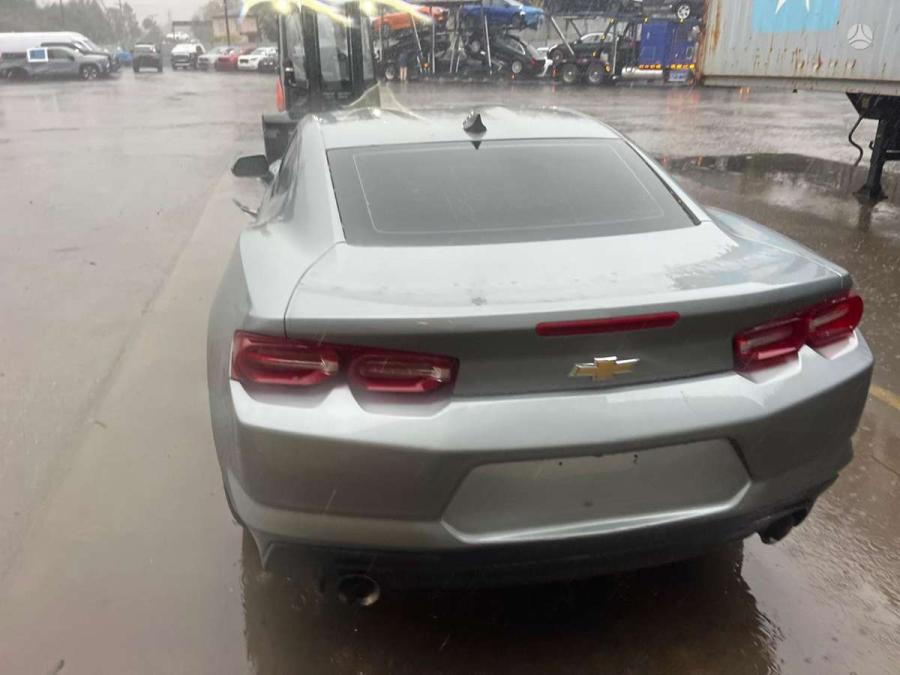 Grey Chevrolet Camaro 2023 in Ukmerge, with an engine capacity of 2.00 L and mileage of 48 thousand km for 14990 €, photo 5 on AUTOMOTO.COM.LV