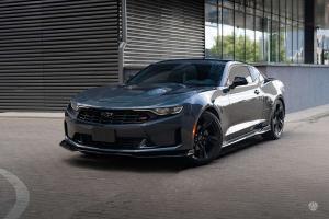 Grey Chevrolet Camaro 2023 in Vilnius, with an engine capacity of 3.60 L and mileage of 70 thousand km for 25999 €, photo  on AUTOMOTO.COM.LV