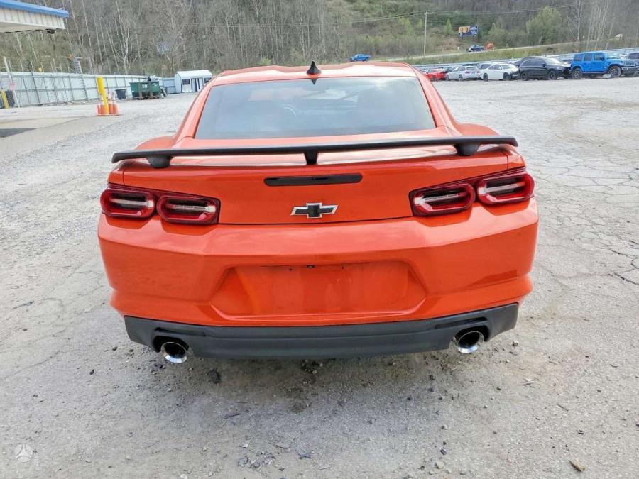 Oranžs Chevrolet Camaro 2019 Ukmergė, ar dzinēja tilpumu 2.00 L un nobraukumu 93 tūkst. km par 9490 €, foto 4 vietnē AUTOMOTO.COM.LV