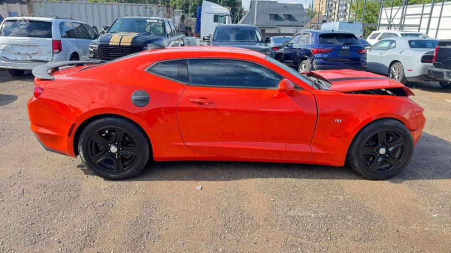Oranžs Chevrolet Camaro 2019 Ukmergė, ar dzinēja tilpumu 2.00 L un nobraukumu 93 tūkst. km par 8999 €, foto 5 vietnē AUTOMOTO.COM.LV