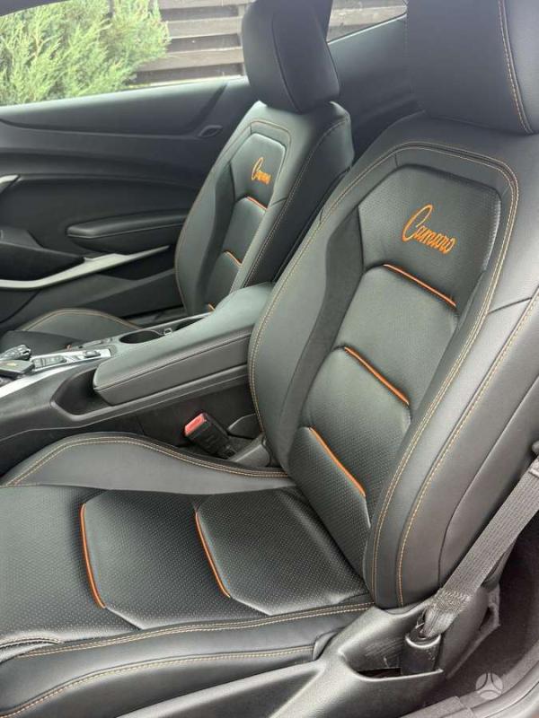 Orange Chevrolet Camaro 2022 in Kaunas, with an engine capacity of 2.00 L and mileage of 33 thousand km for 26500 €, photo 7 on AUTOMOTO.COM.LV