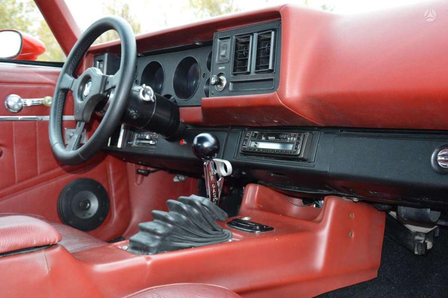 Red Chevrolet Camaro 1979 in Vilnius, with an engine capacity of 4.07 L and mileage of 2 thousand km for 22000 €, photo 9 on AUTOMOTO.COM.LV